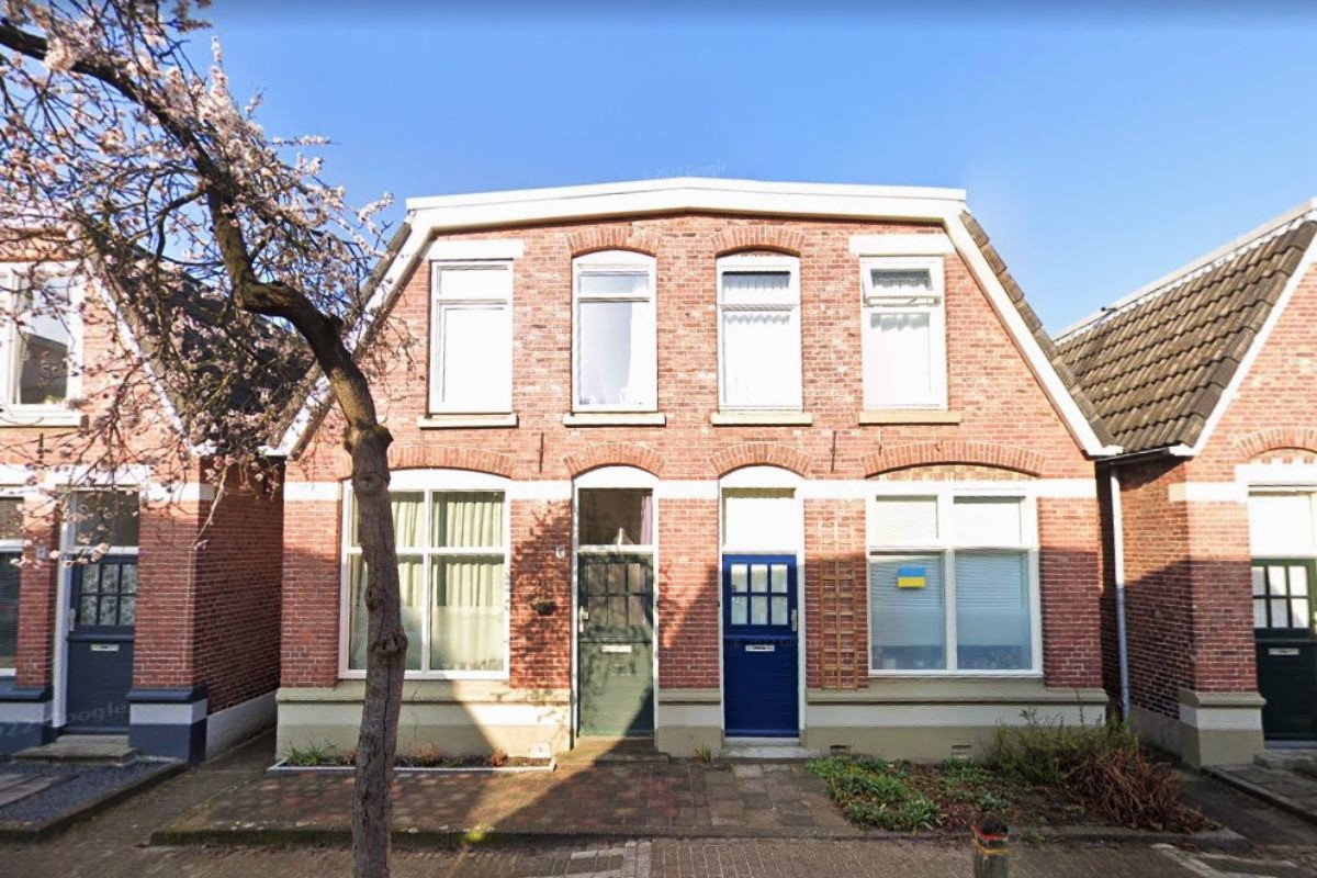 Met stoom en kokend water een huis voor twee weken in de Diekmanhal ...