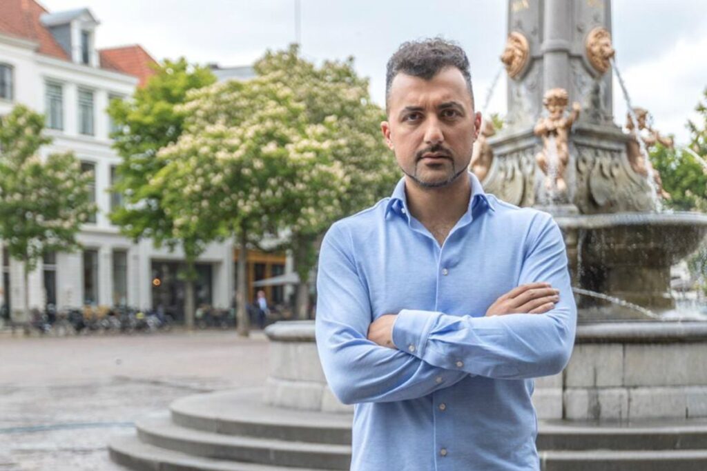 Handtekening! Eus komt zijn boek Afslag 23 signeren in Enschede