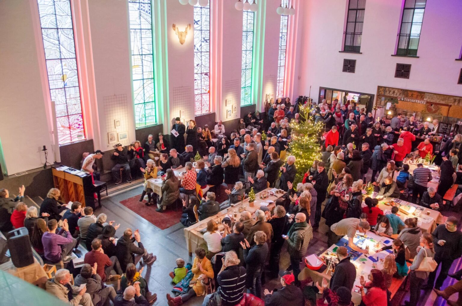 Uittip: het stadhuis in Enschede wordt weer een stadsherberg vol ...