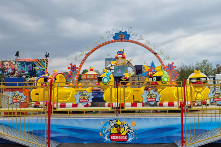 Eigenaren van spectaculaire Energizer zijn dol op kermis in Enschede: 'Voelt als vakantie'