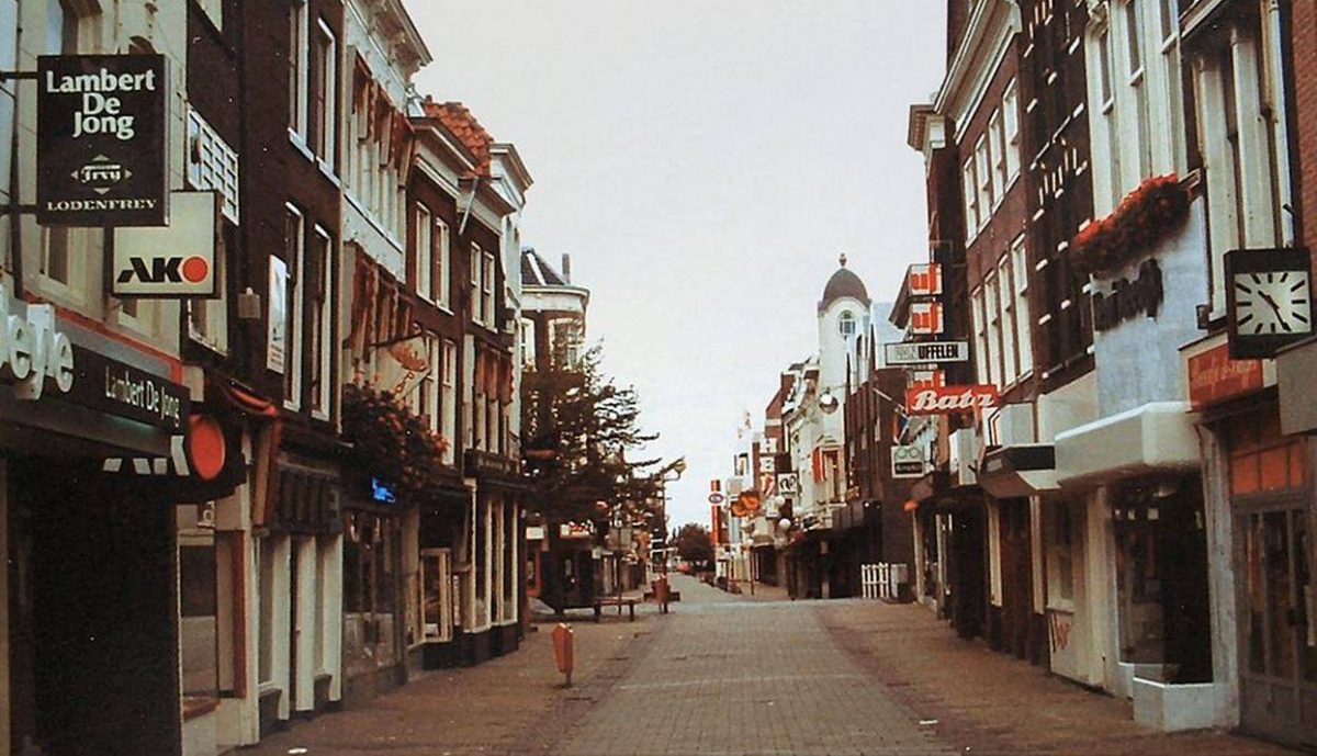 9 x zo zag de Hoogstraat er vroeger uit - indebuurt Gouda