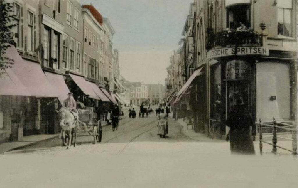 9 x zo zag de Hoogstraat er vroeger uit - indebuurt Gouda