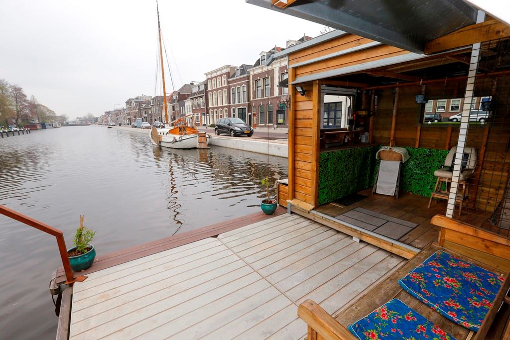 Binnenkijken bij Elma: 'We wonen echt óp het water' - indebuurt Gouda