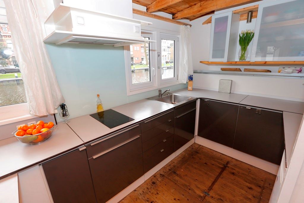 Binnenkijken bij Elma: 'We wonen echt óp het water' - indebuurt Gouda