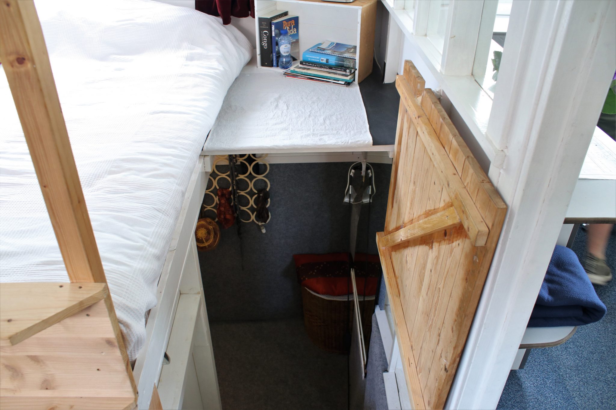 Binnenkijken bij Elma: 'We wonen echt óp het water' - indebuurt Gouda