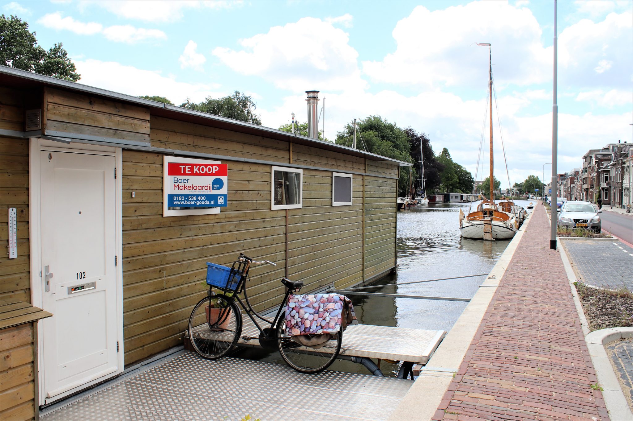 Binnenkijken bij Elma: 'We wonen echt óp het water' - indebuurt Gouda