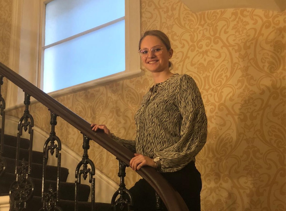 Esmée over haar Gouda: 'Elk item in deze winkel heeft een eigen ...