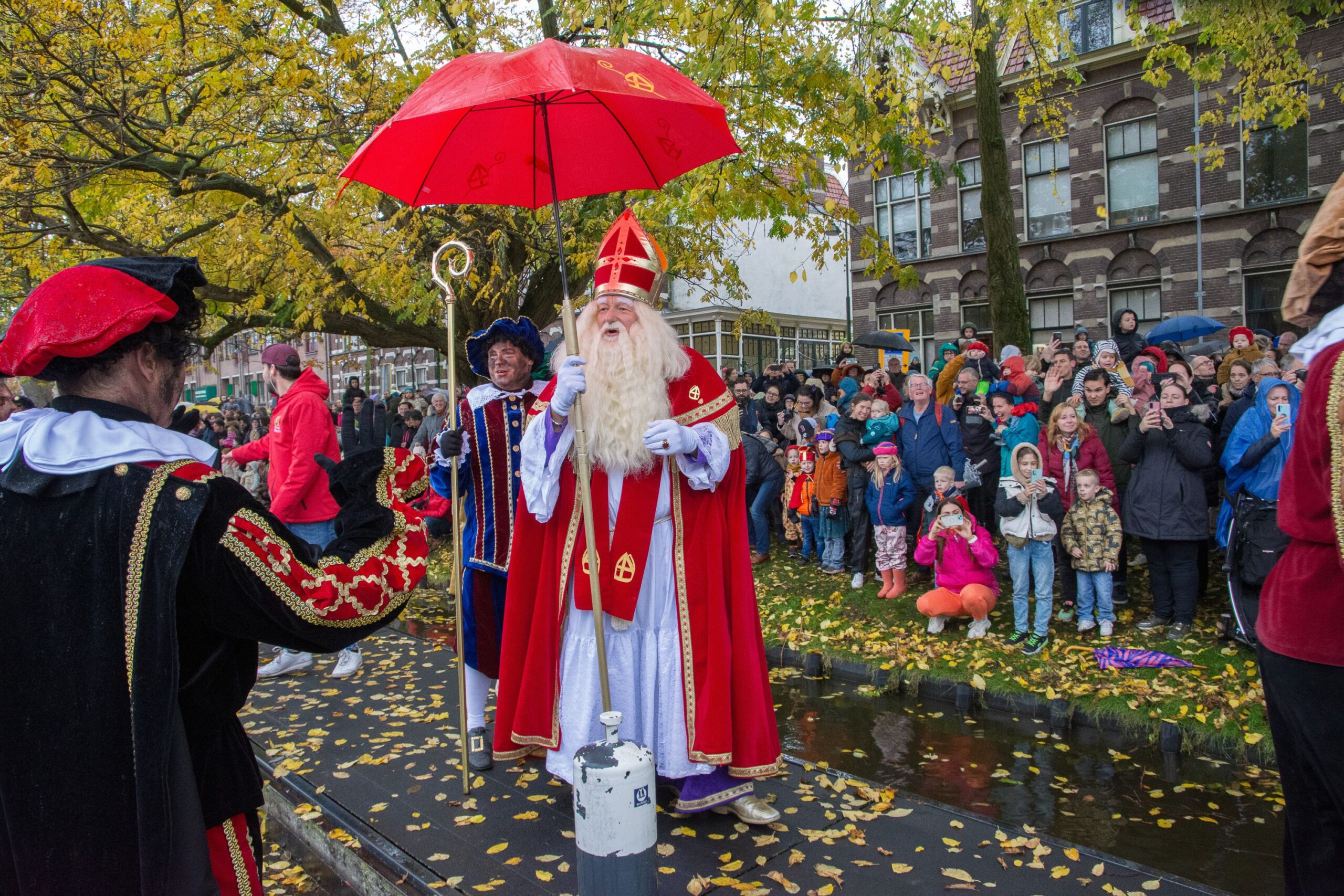 Foto’s! Zo zag de intocht van Sinterklaas in Gouda eruit - Oozo.nl