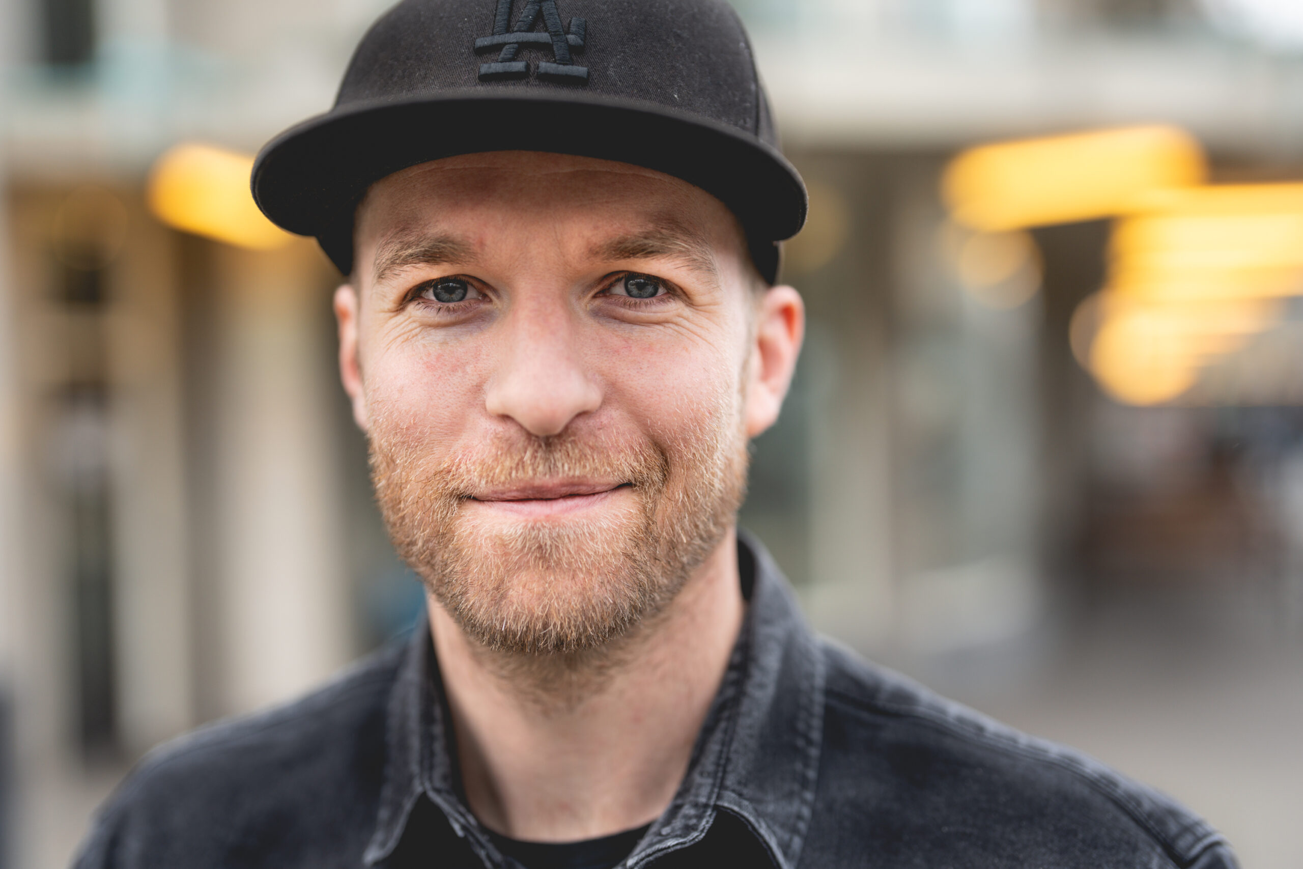 Youtuber Niels maakt ontroerende portretten van onbekenden: 'Samenleving verhard' - indebuurt Gouda