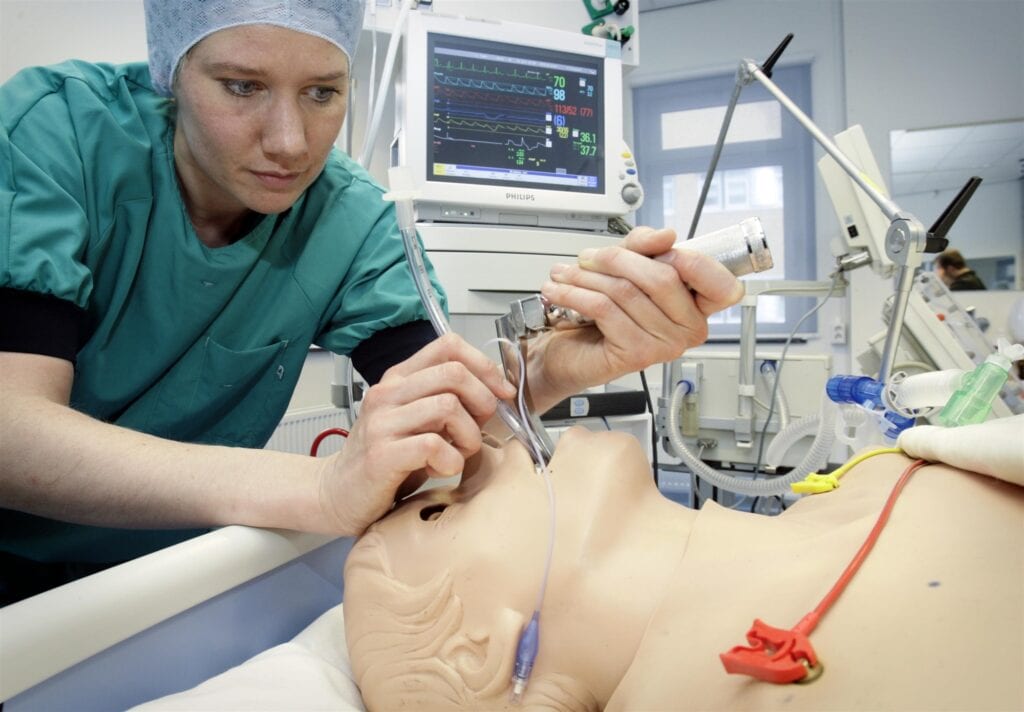 RUG en UMCG schappen alle onderwijsactiviteiten - indebuurt Groningen