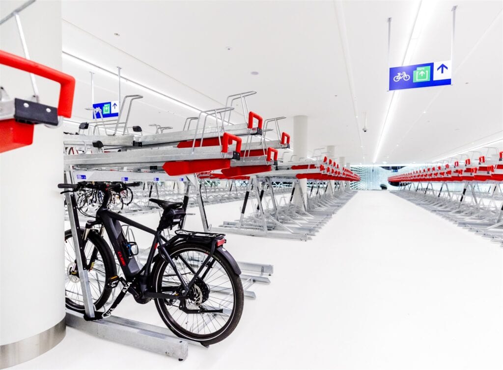 Efficiëntere fietsenstallingen in Groningen: robots gaan je fiets ...