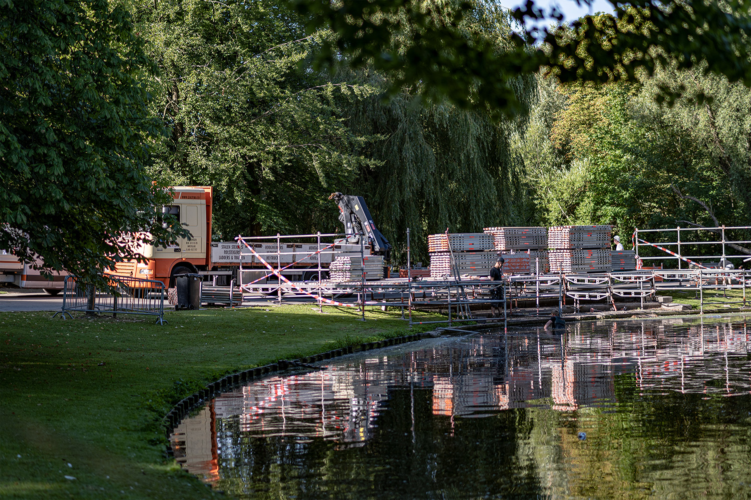 Drukte in het Noorderplantsoen: de opbouw van Noorderzon is begonnen ...
