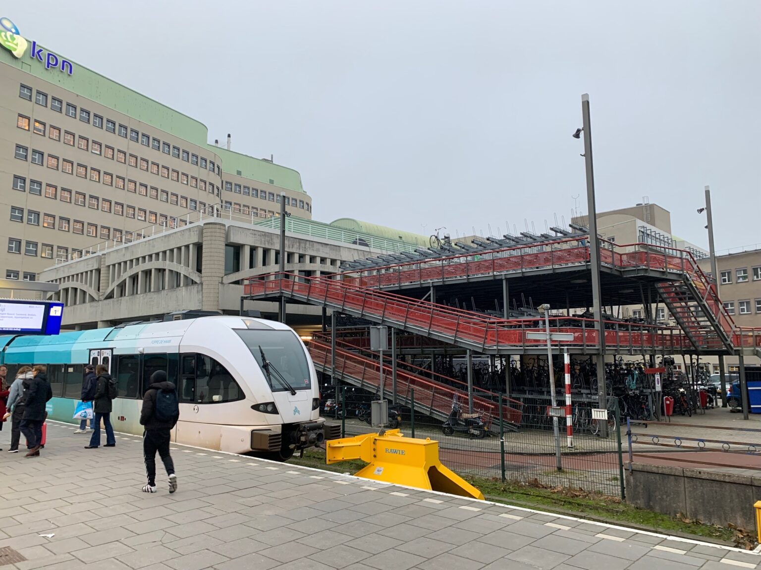 Fietsflat naast station Groningen verdwijnt: hier moet je voortaan je fiets stallen - indebuurt ...