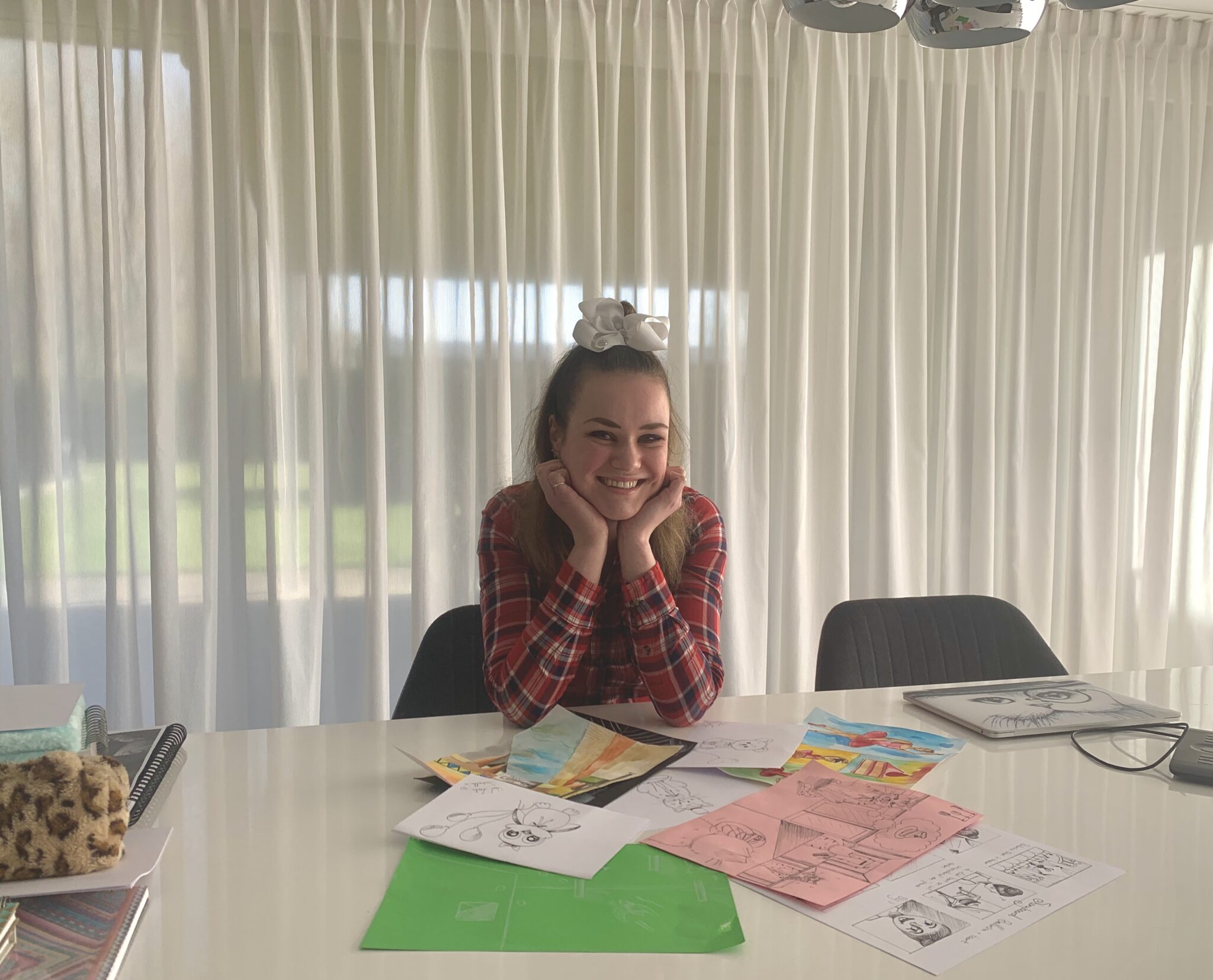 Isabelle maakt tekeningen voor ouderen: 'Ook ik wil graag helpen in ...