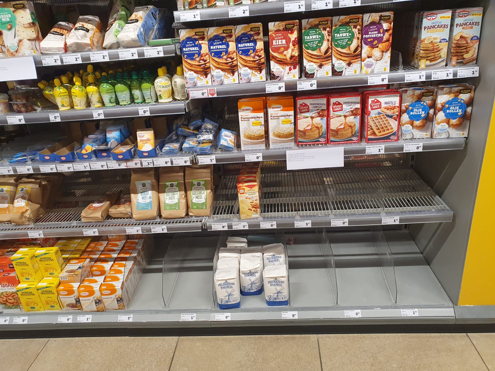 Dit is waarom het meel in de supermarkten bijna overal is uitverkocht