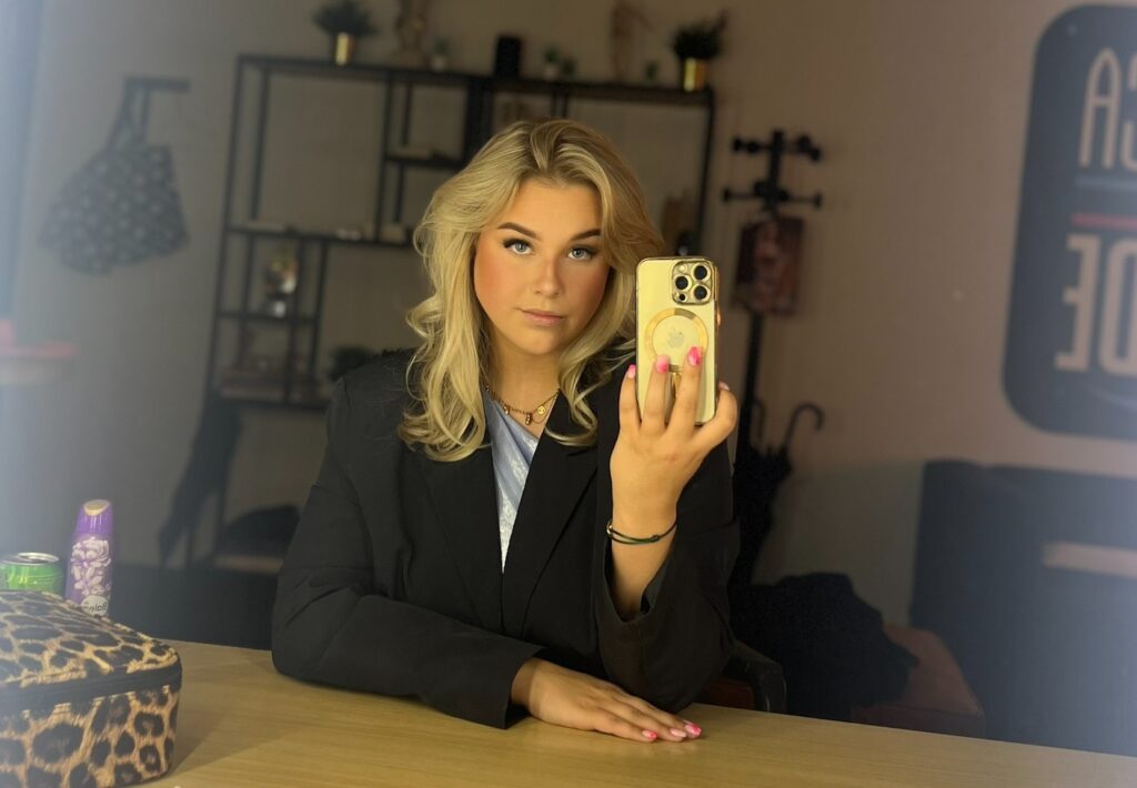 Zangeres Senna (20) omarmt het levenslied: 'Er zijn te weinig vrouwen ...