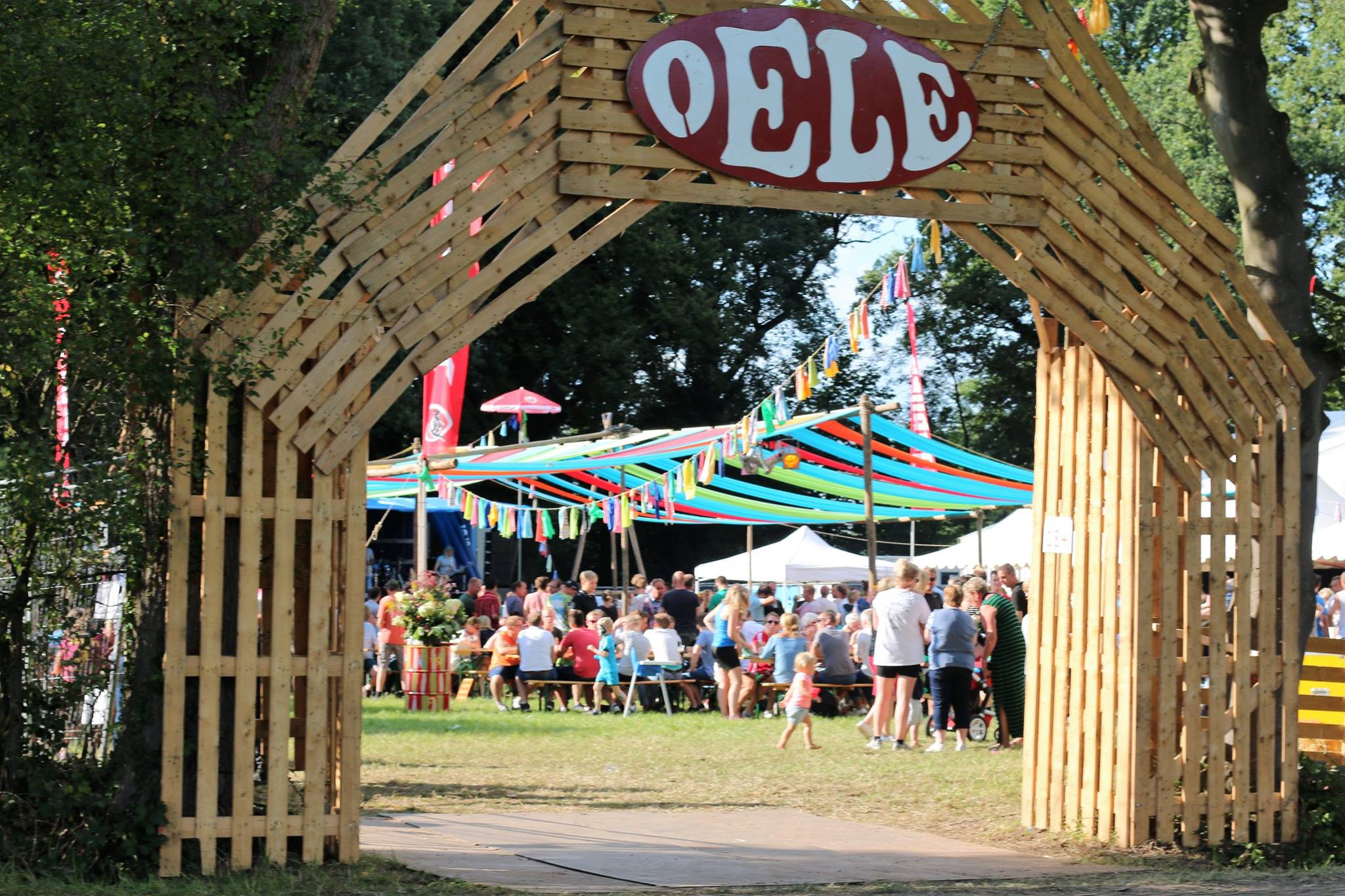 Toen in: zo vierden ze in de jaren tachtig feest in Oele - indebuurt ...