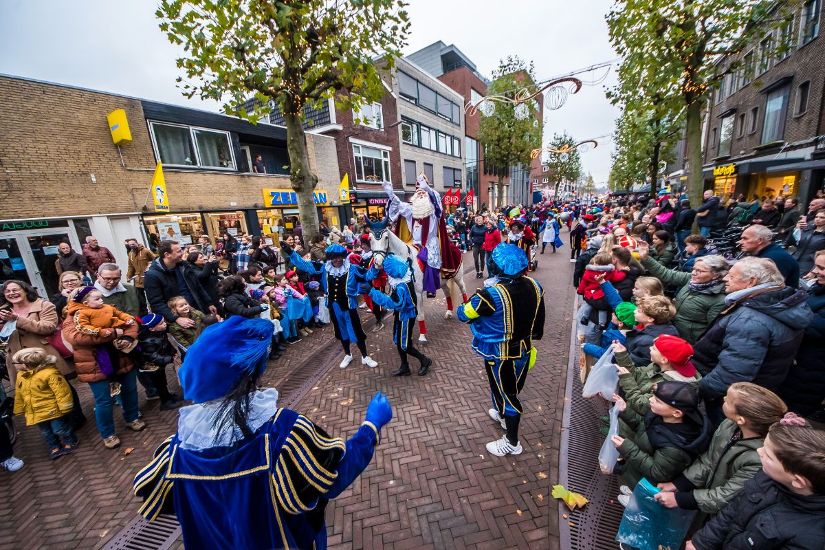 Sinterklaasintocht 2023 in Hengelo: dit is de route door het centrum - Oozo.nl