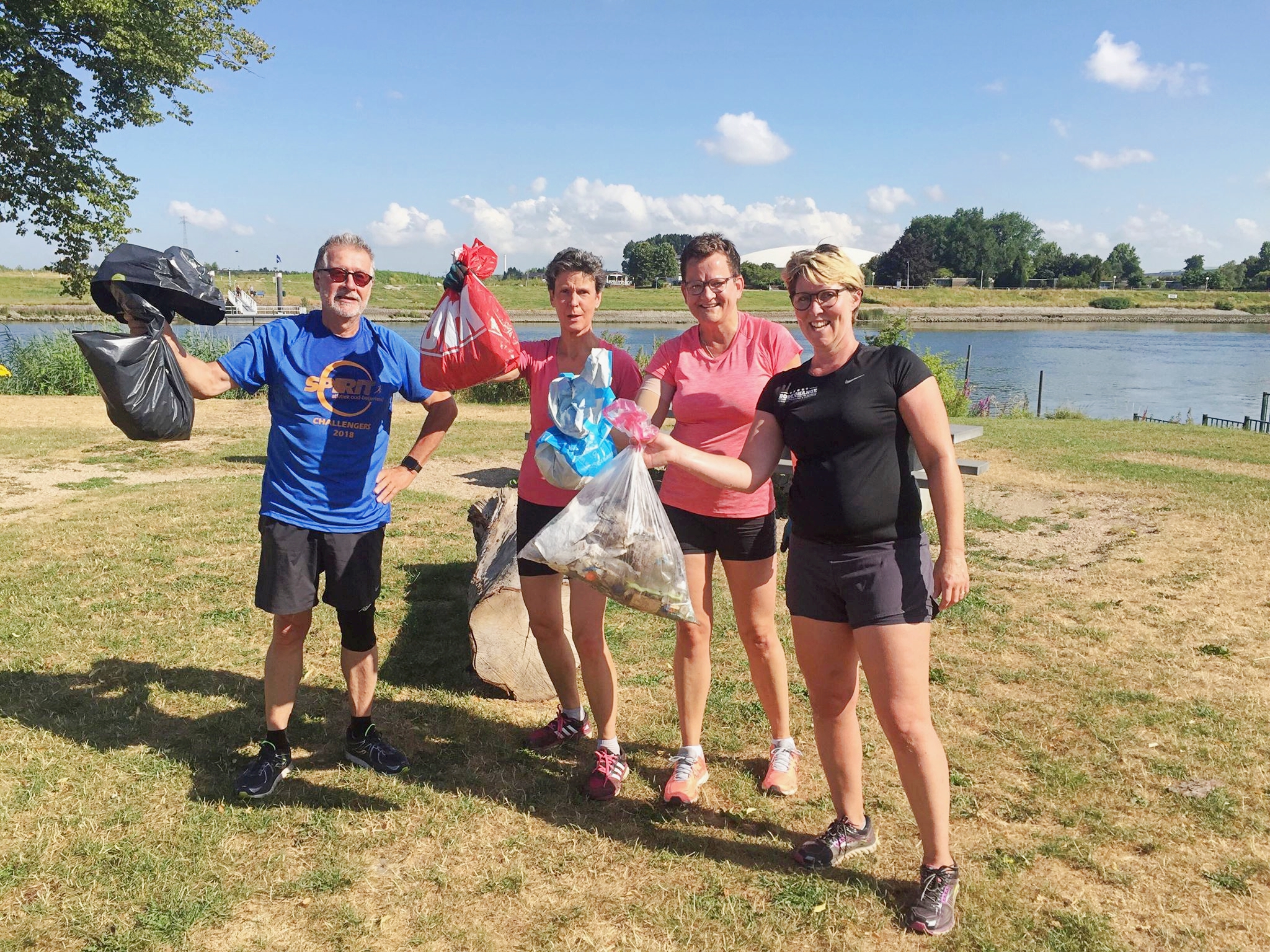Goed bezig! Deze toppers gingen al bootcampend afval oprapen