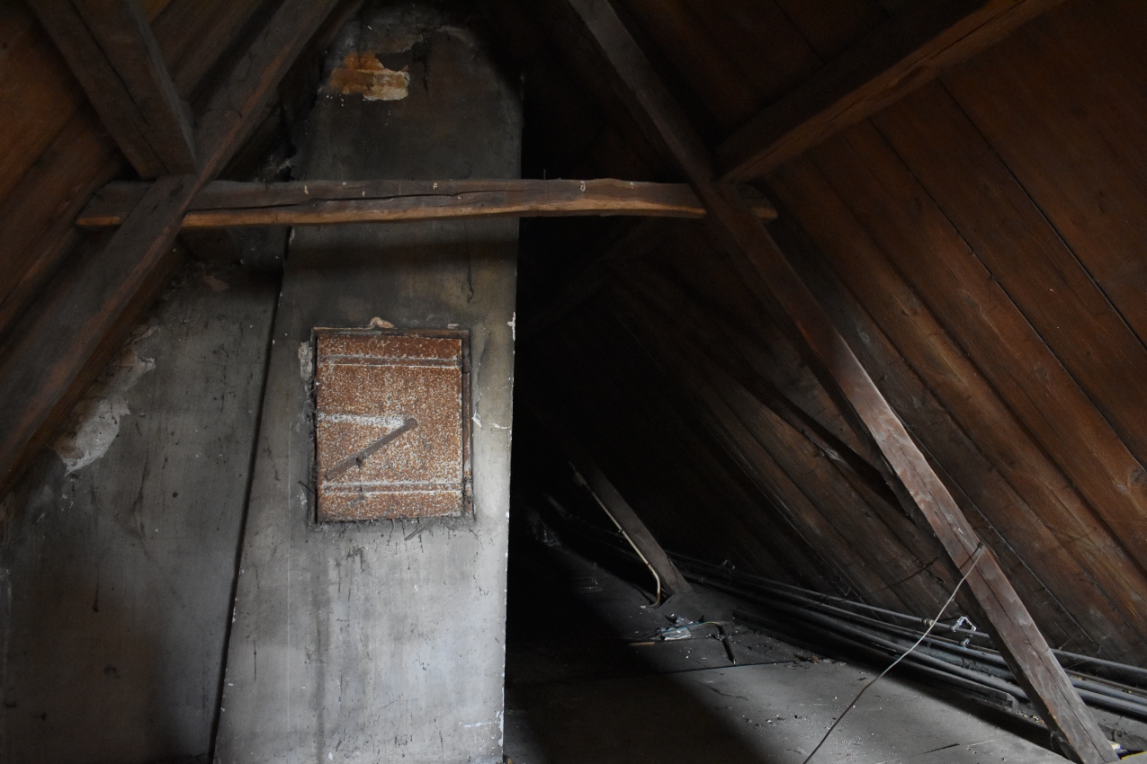 Dit verlaten monumentale pand wordt verkocht en wij mochten even ...