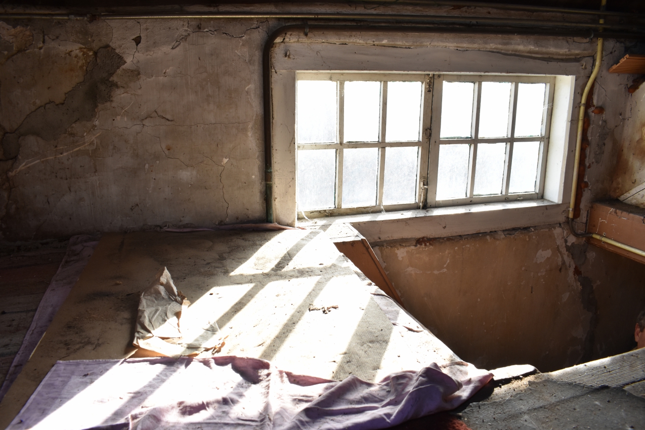 Dit verlaten monumentale pand wordt verkocht en wij mochten even ...