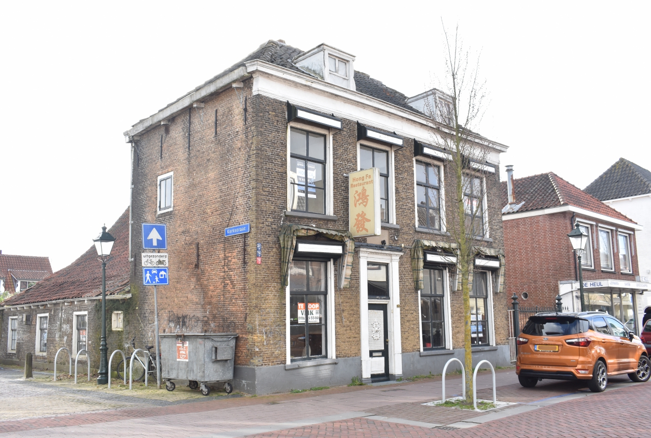 Dit verlaten monumentale pand wordt verkocht en wij mochten even ...