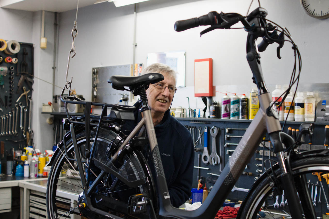 Dick de Lijster is bijna 70 en al sinds zijn elfde fietsenmaker: 'Het ...