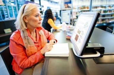 Supertof: zo leert de bieb ouderen te internetten - indebuurt Hoeksche ...