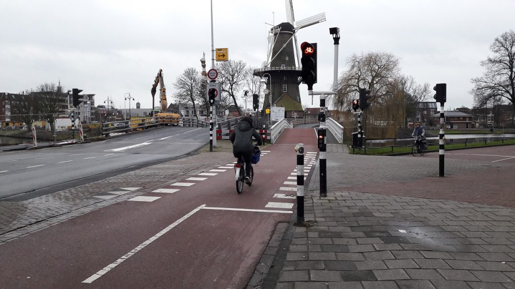 Heeft 't zin of niet: vaker op de knop van een stoplicht drukken?