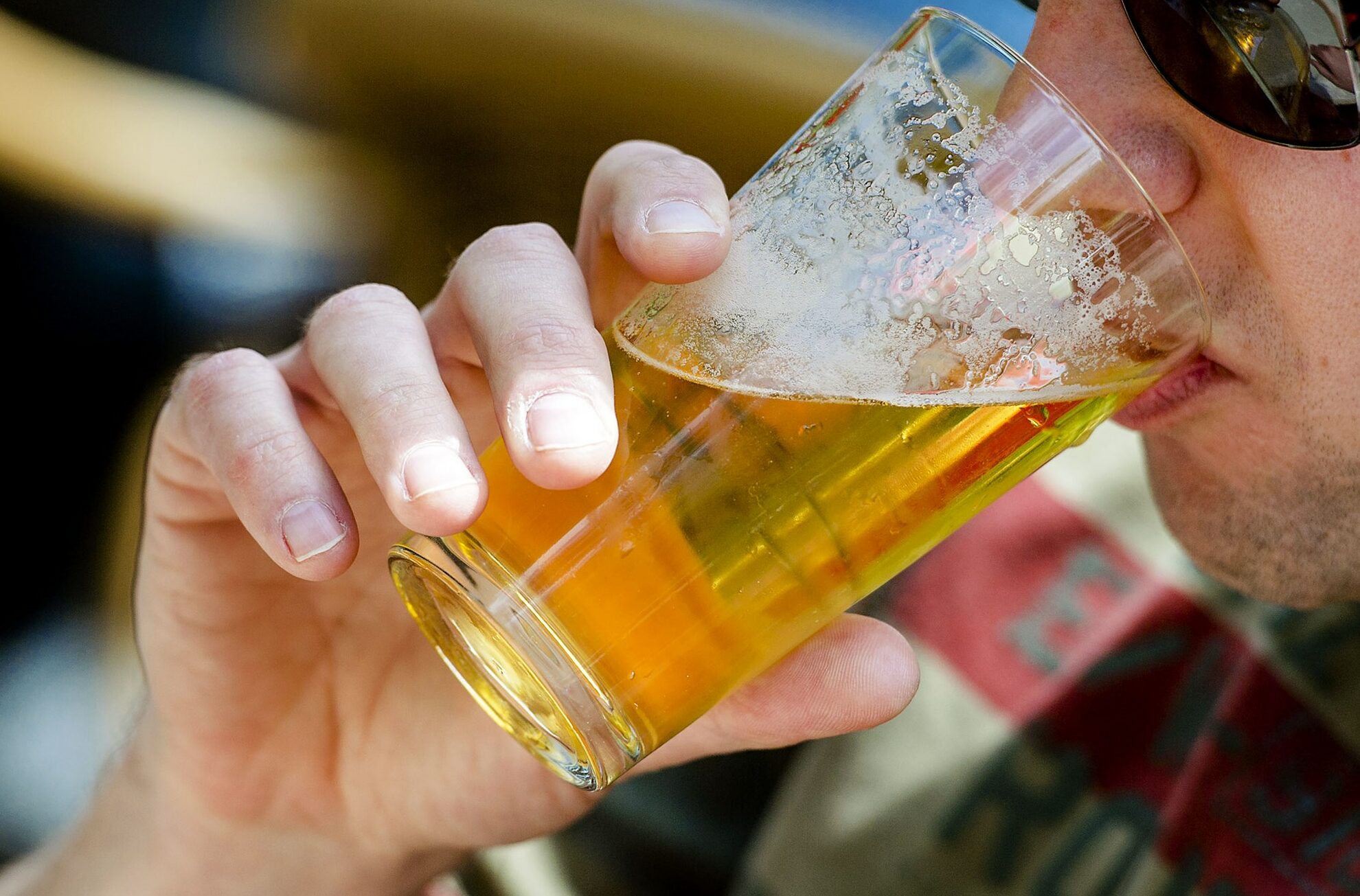 Hik! Zoveel boetes zijn er voor openbaar dronkenschap uitgedeeld in ...