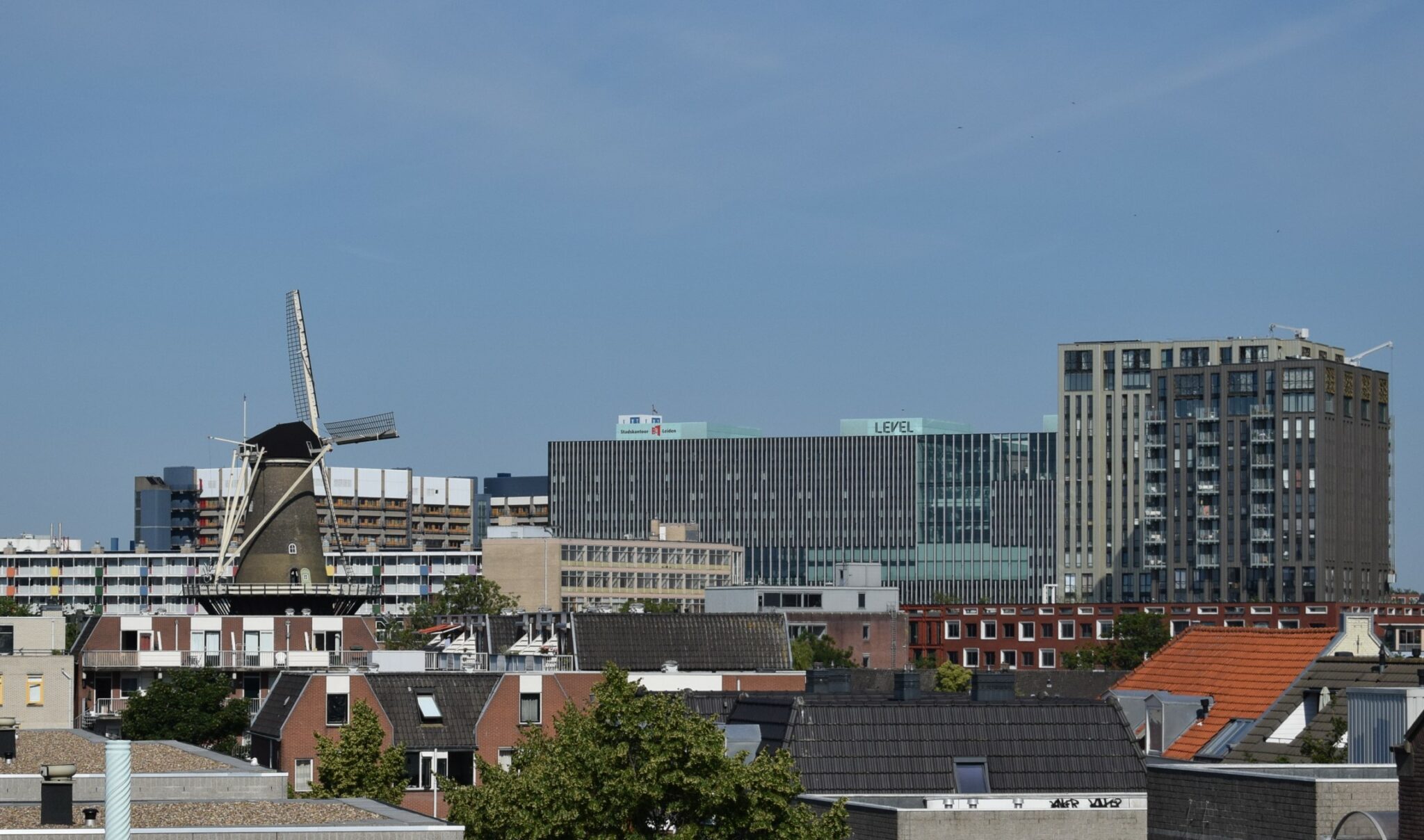 Het dak op! De Leidse rooftop bar The Roof is weer open - indebuurt Leiden