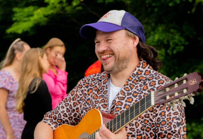 Voor Wouter (41) wordt dit de tiende 3 oktober als Barry Badpak: 'Hopen ...