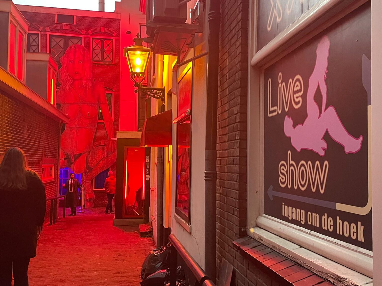 Deze twee Leidse steegjes zien er nu uit als hoerenbuurt en dit is ...