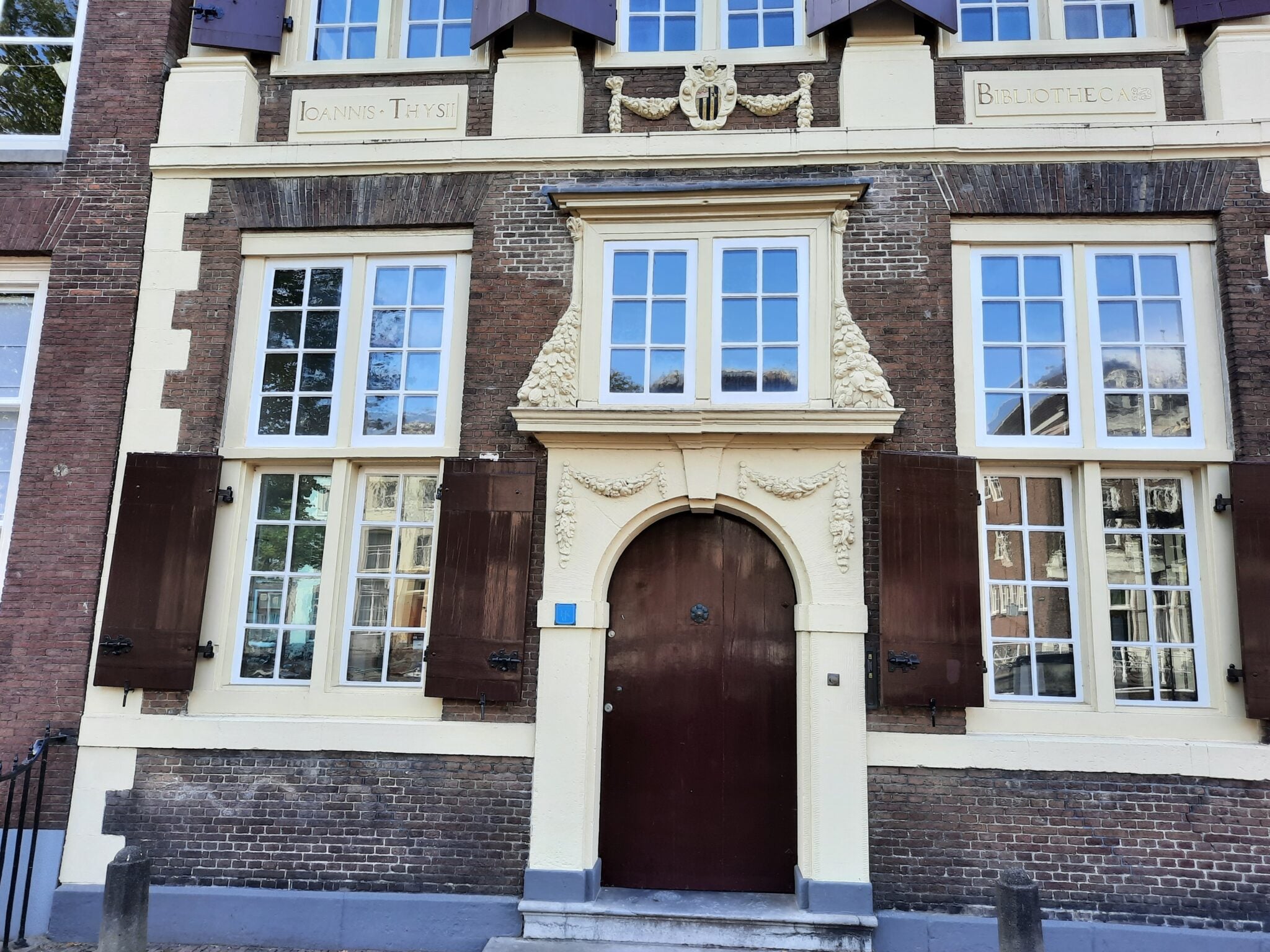 In dit Leidse pand is de oudste openbare bibliotheek van Nederland ...