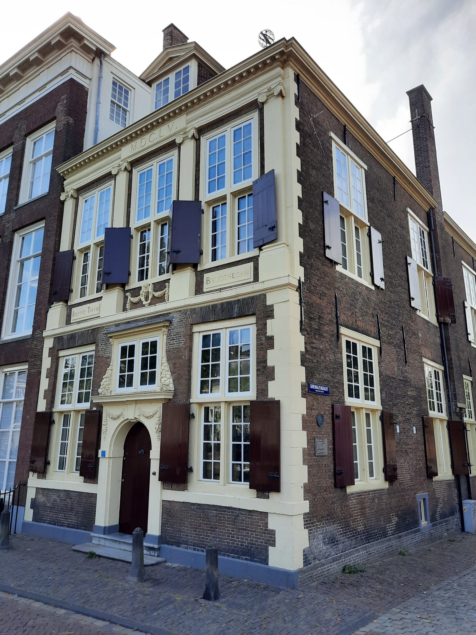 In dit Leidse pand is de oudste openbare bibliotheek van Nederland ...