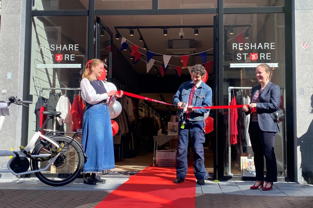 Vintage, lage prijzen én een warme omgeving: Amber (24) maakt het ...