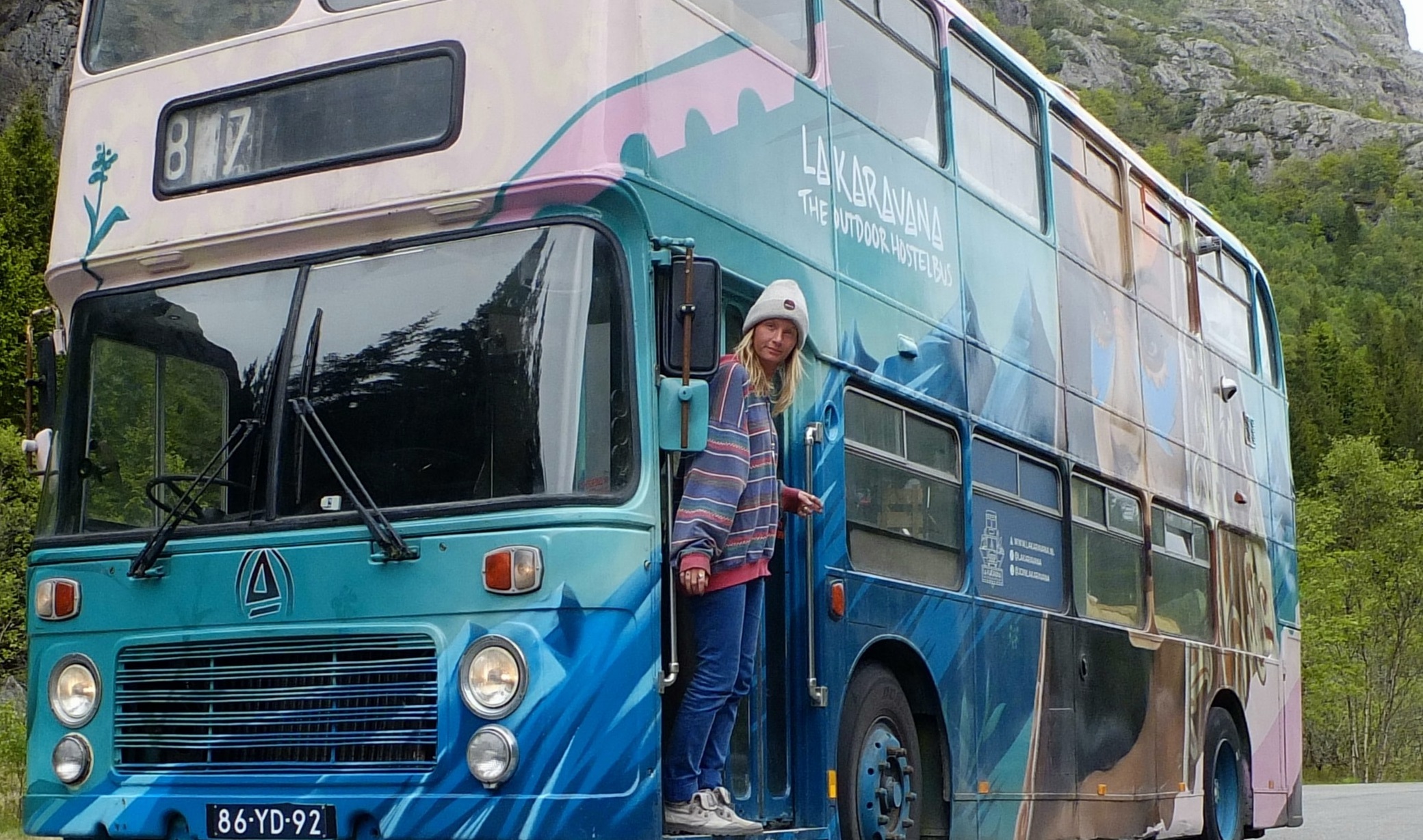 Jolisa uit Leiden verbouwde een dubbeldekker tot hostel: 'Ik vond hem ...