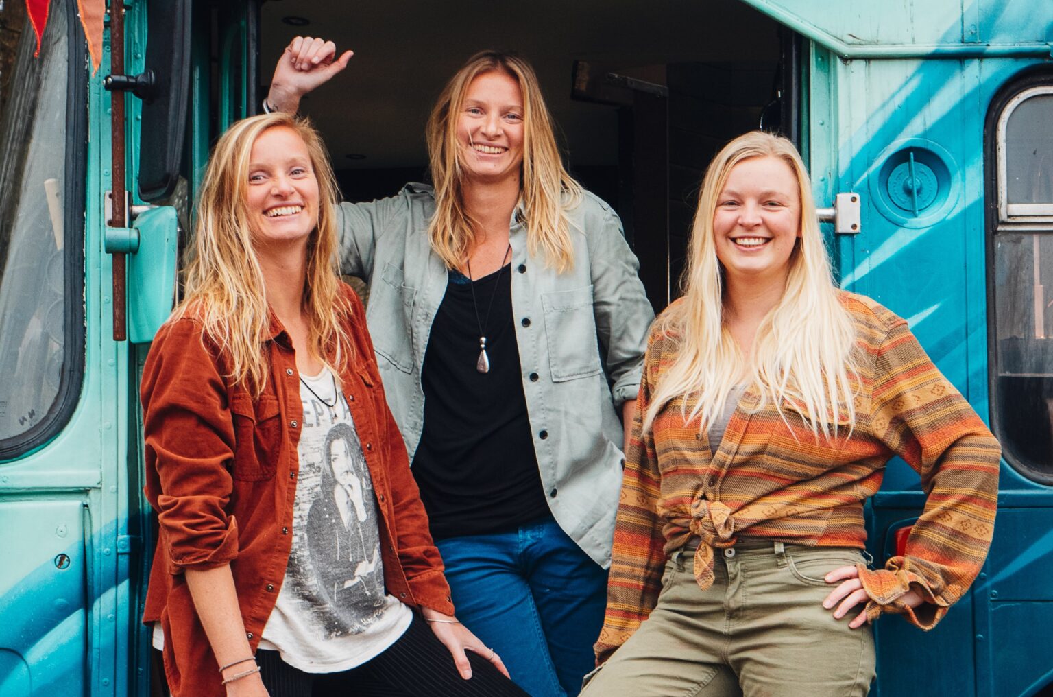 Jolisa uit Leiden verbouwde een dubbeldekker tot hostel: 'Ik vond hem ...