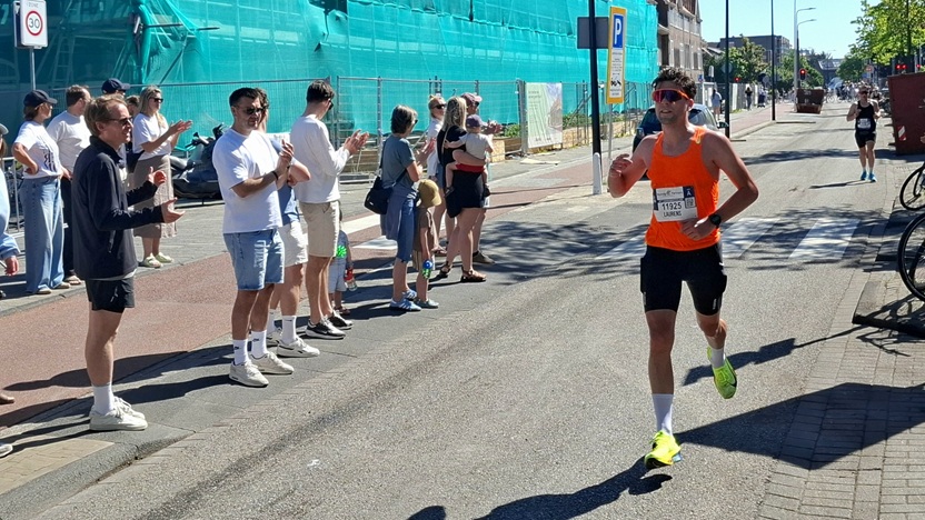 Kijkteris! Dit was de Leiden Marathon 2025 (foto's) - indebuurt Leiden