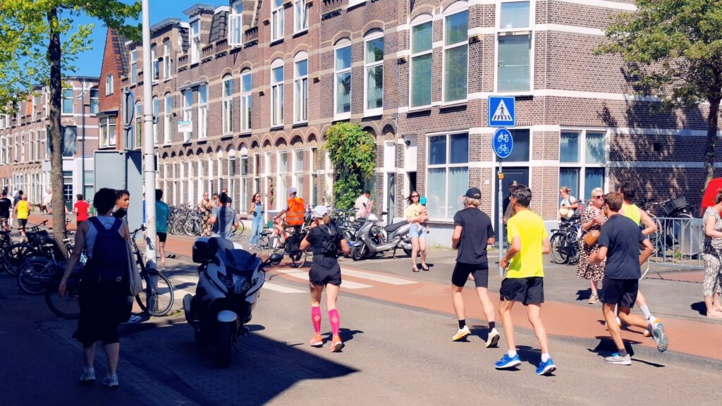 Kijkteris! Dit was de Leiden Marathon 2025 (foto's) - indebuurt Leiden