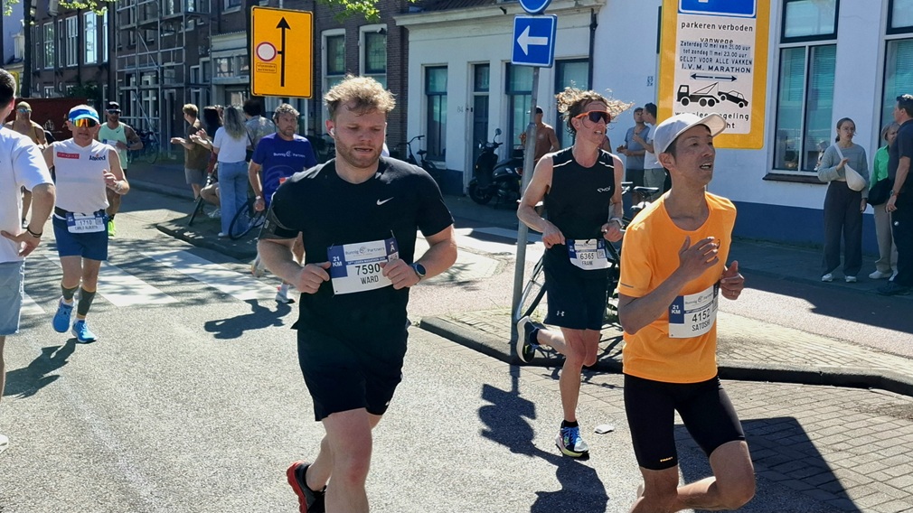 Kijkteris! Dit was de Leiden Marathon 2025 (foto's) - indebuurt Leiden