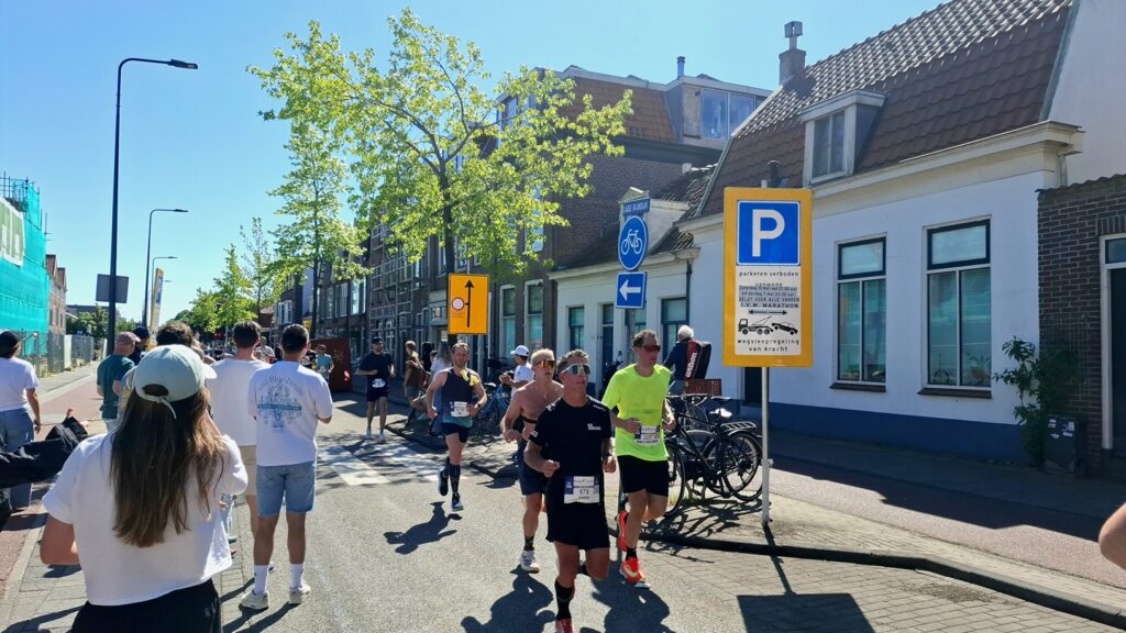Kijkteris! Dit was de Leiden Marathon 2025 (foto's) - indebuurt Leiden