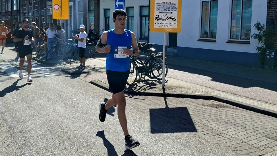 Kijkteris! Dit was de Leiden Marathon 2025 (foto's) - indebuurt Leiden