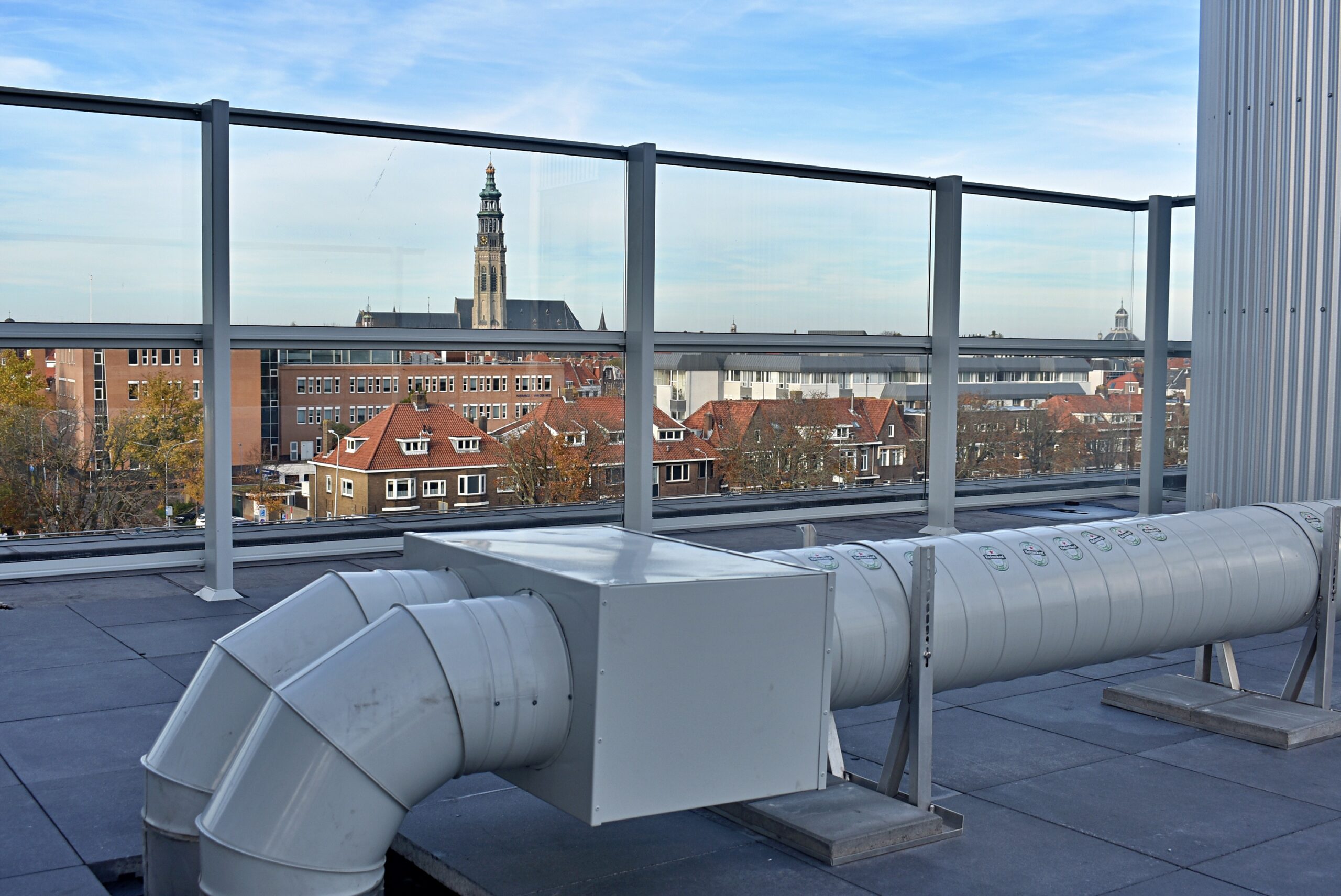 Inna en Romy wonen in het LUL-gebouw: 'Iedereen weet waar ze moeten ...