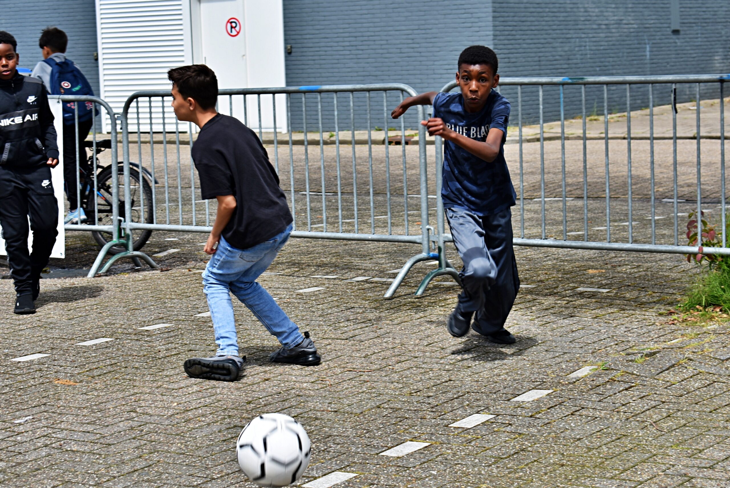Buitenspeeldag alleen voor kinderen? Niet in Dauwendaele: 'We trekken ...