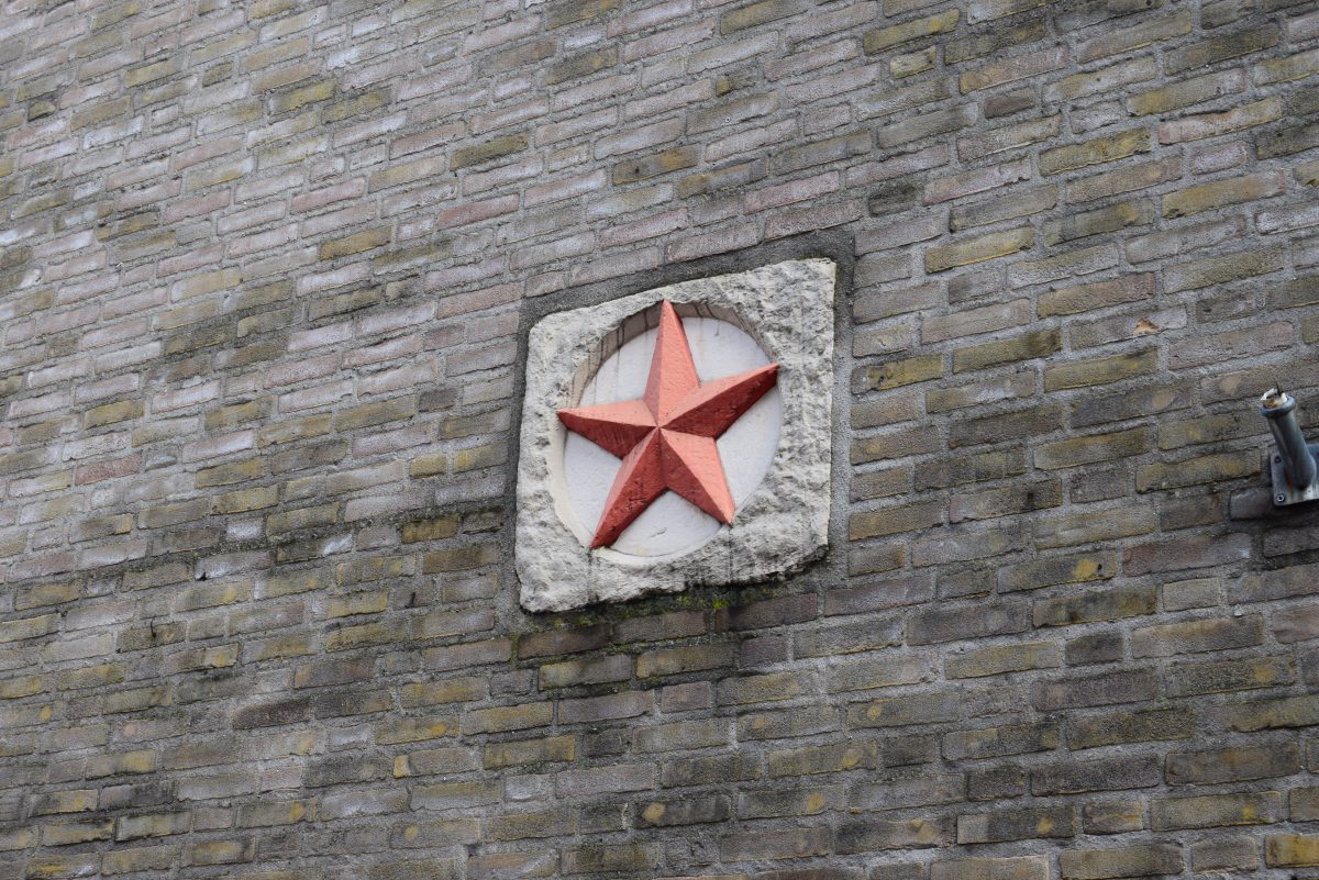 Nijmeegse mysteries: de rode ster boven cafetaria Groenen - indebuurt ...