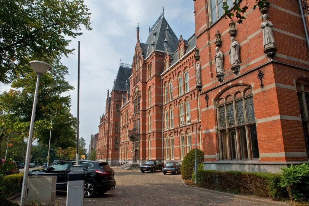 Gaaf! Zó ziet het oude Canisius College er dus van binnen uit - indebuurt Nijmegen
