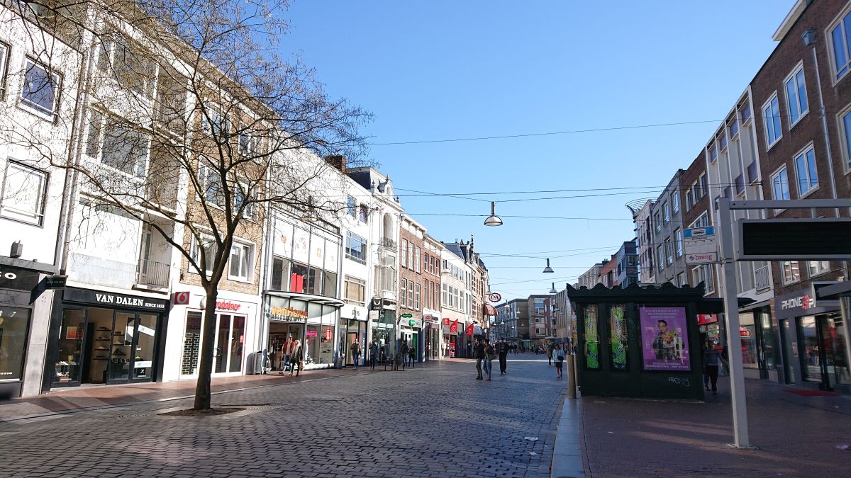 Van deze bekende kledingwinkels missen jullie een vestiging in Nijmegen ...