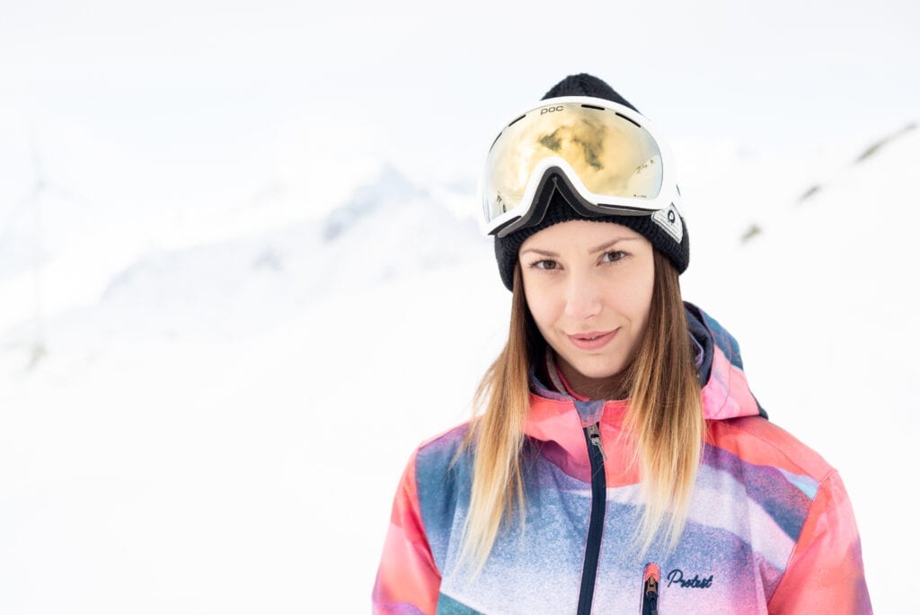 Isabelle is top skiër én influencer: 'Ik sta liever in de halfpipe dan ...