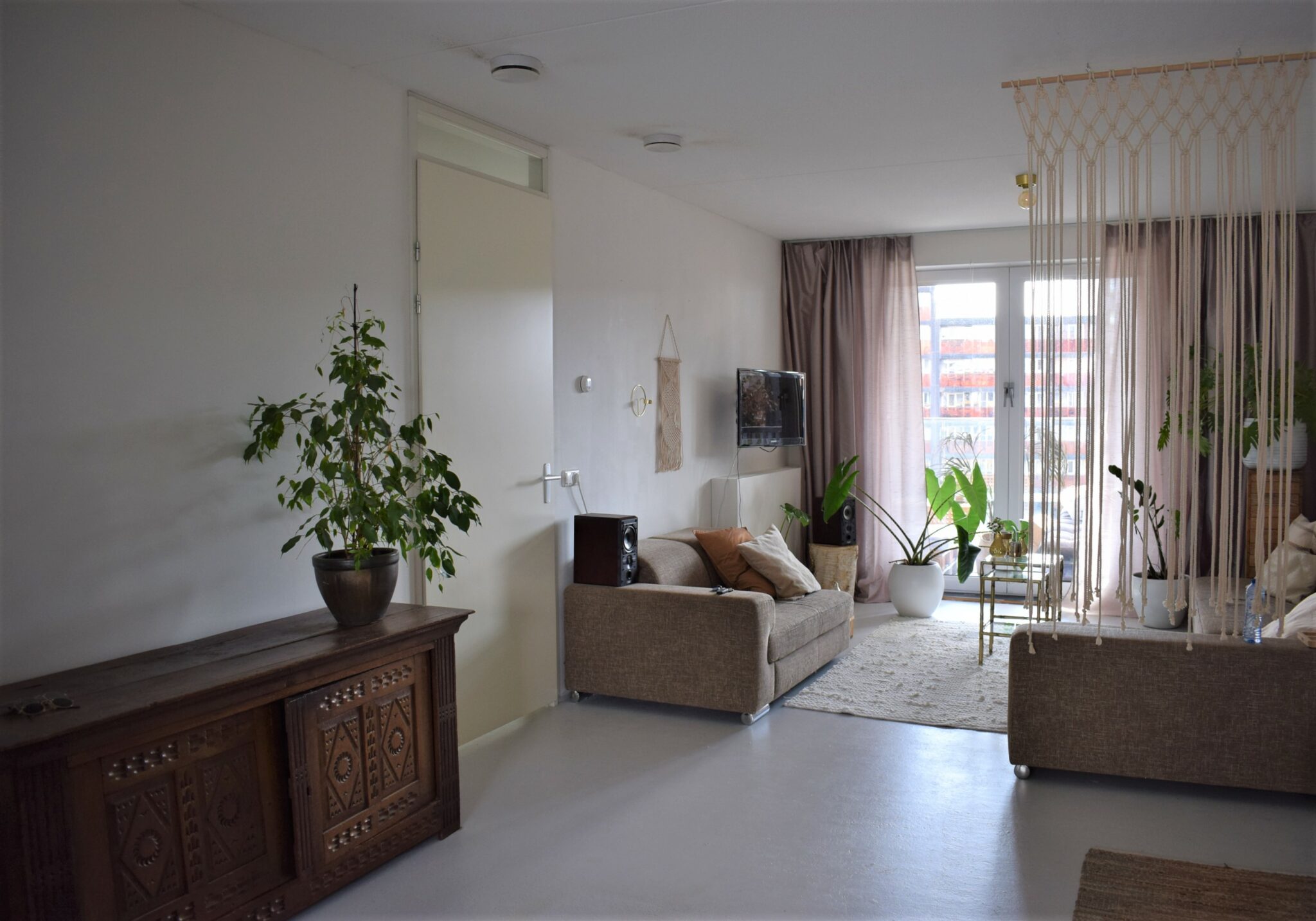 5 x binnenkijken bij Nijmeegse huizen met véél tweedehands spullen ...